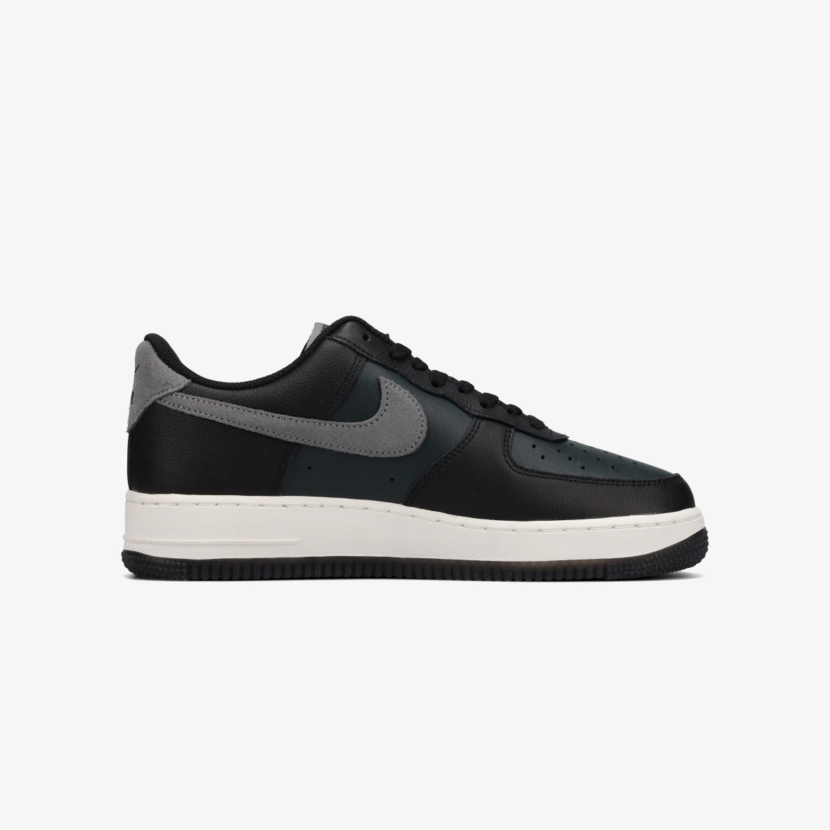 NIKE AIR FORCE 1 '07 LV8 – KICKS LAB.